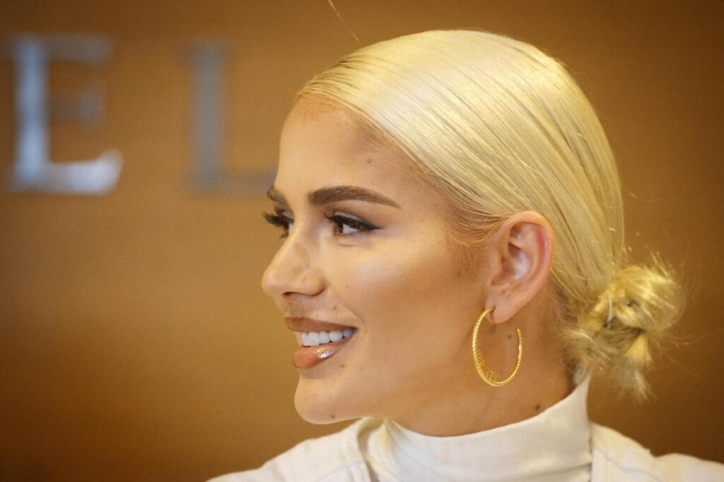 Star internazionale e moglie dell'attaccante del Borussia Dortmund, che ...